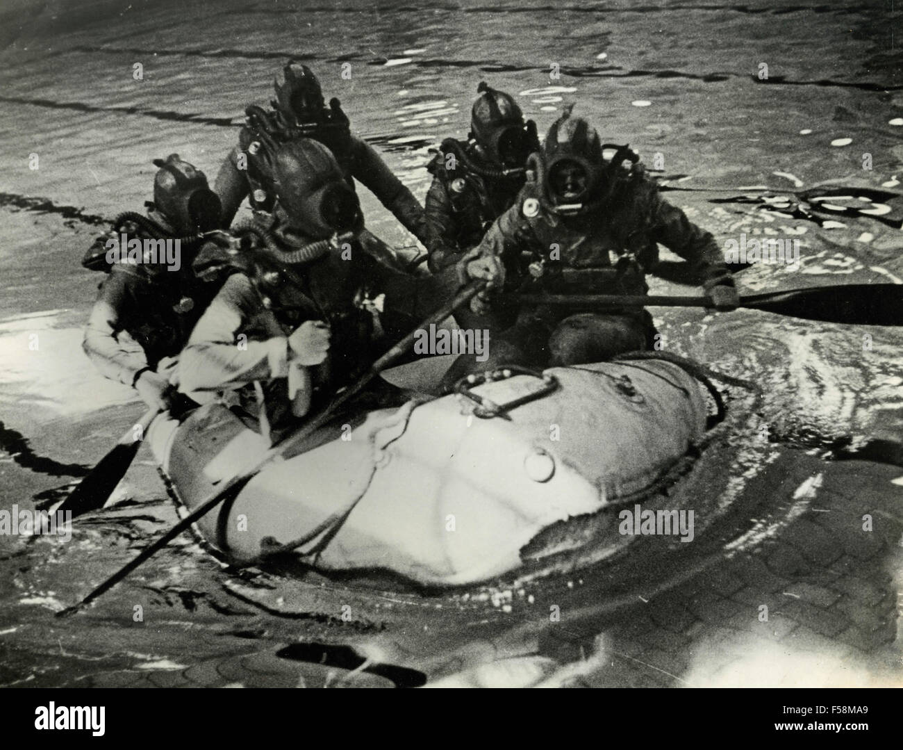 The frogmen of the Royal British Navy Stock Photo - Alamy