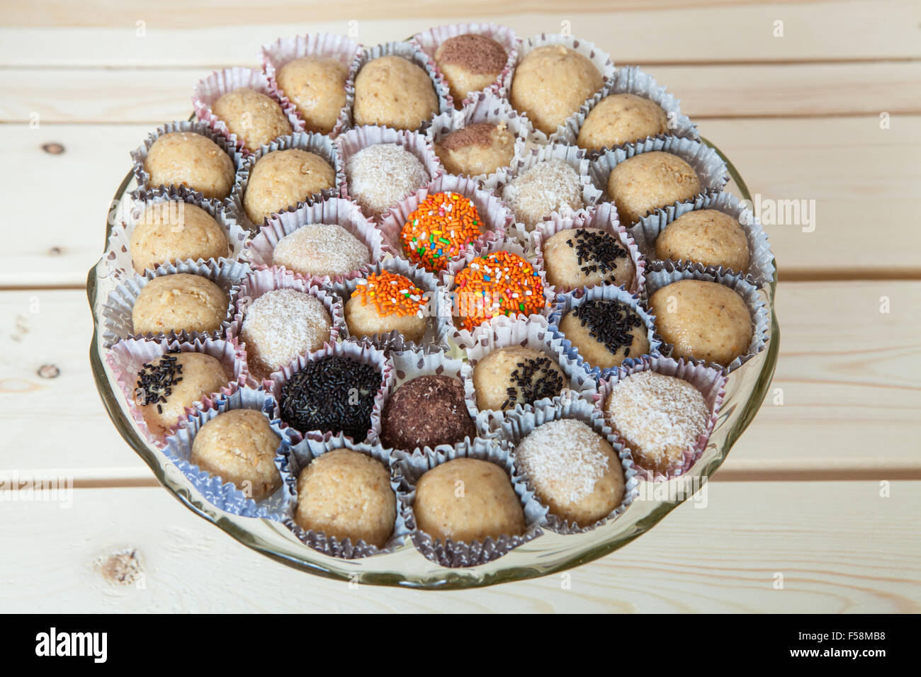 Small Cakes for Birthday Party Stock Photo - Alamy