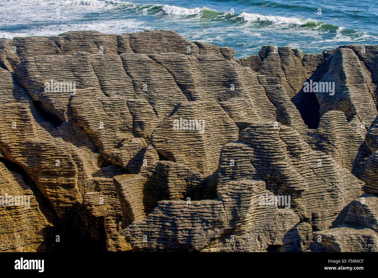 Cross section of rocks hi-res stock photography and images - Alamy