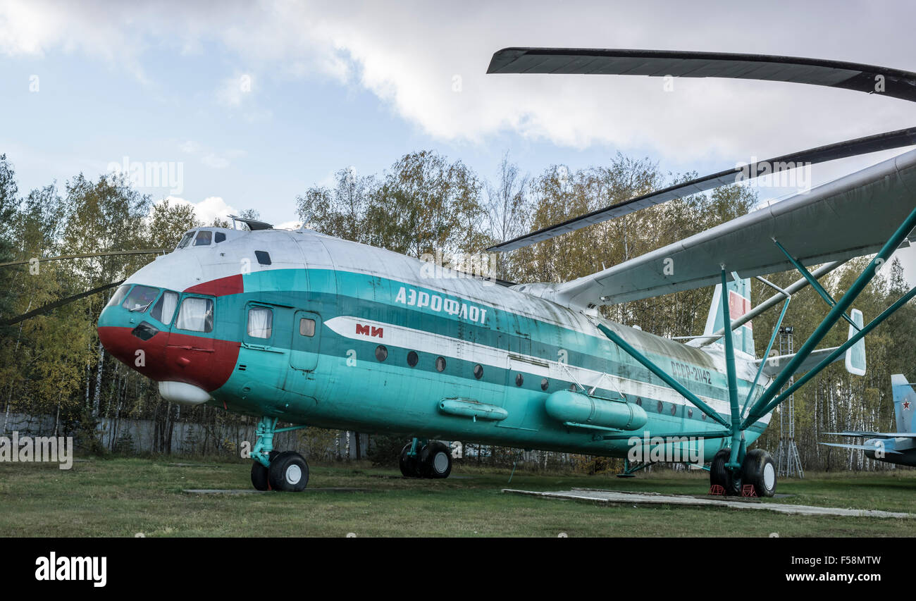 V 12 aircraft engine hi-res stock photography and images - Alamy