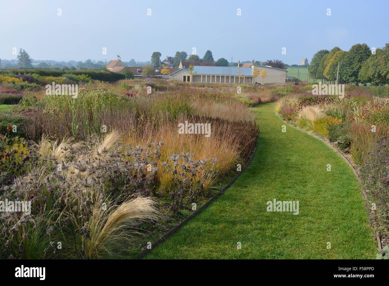 Piet oudolf borders hi-res stock photography and images - Alamy
