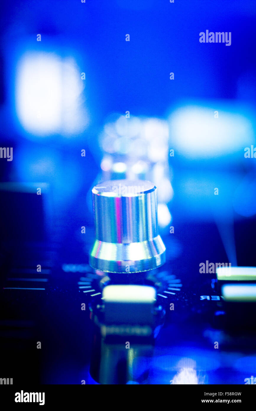 DJ console cd mp4 deejay mixing desk Ibiza house techno dance music ...