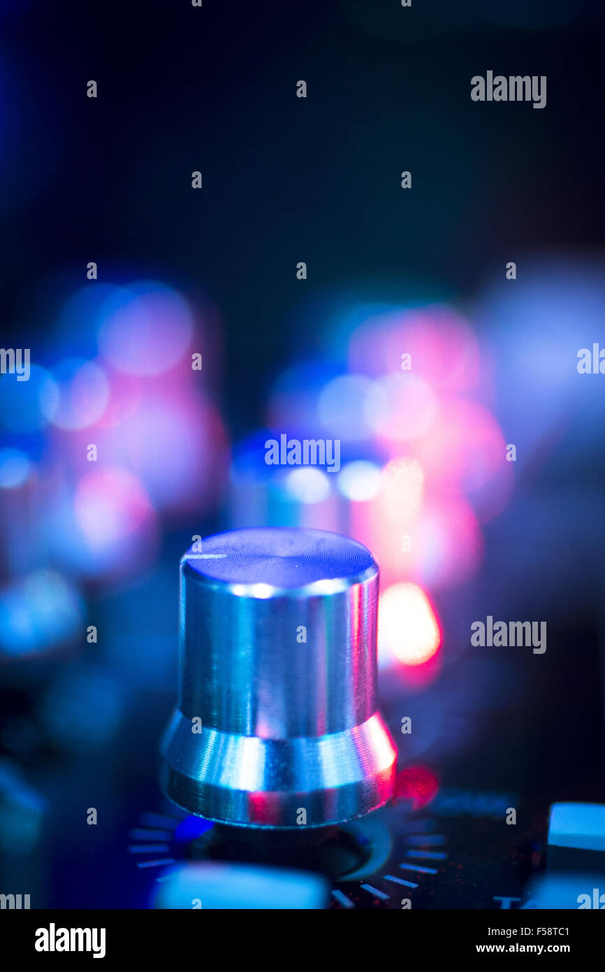 DJ console cd mp4 deejay mixing desk Ibiza house techno dance music ...