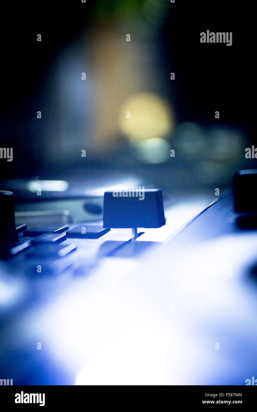 DJ console cd mp4 deejay mixing desk Ibiza house techno dance music ...