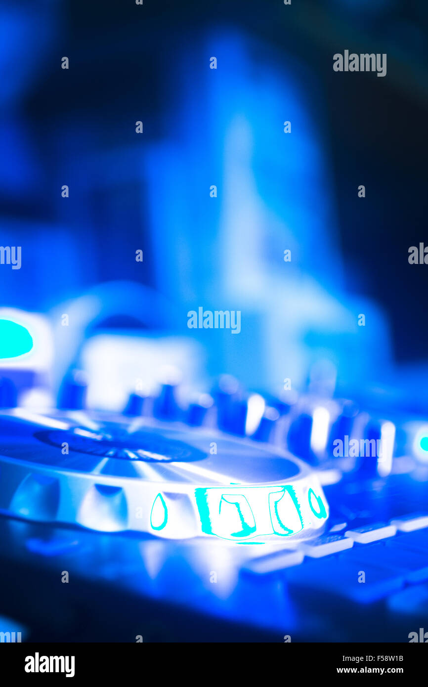 DJ console cd mp4 deejay mixing desk Ibiza house techno dance music ...