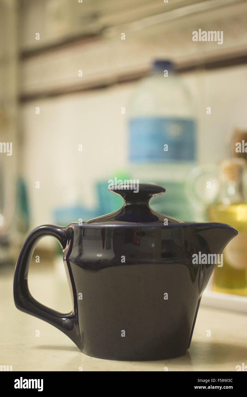 Teapot on domestic home kitchen bench with background defocused Stock ...
