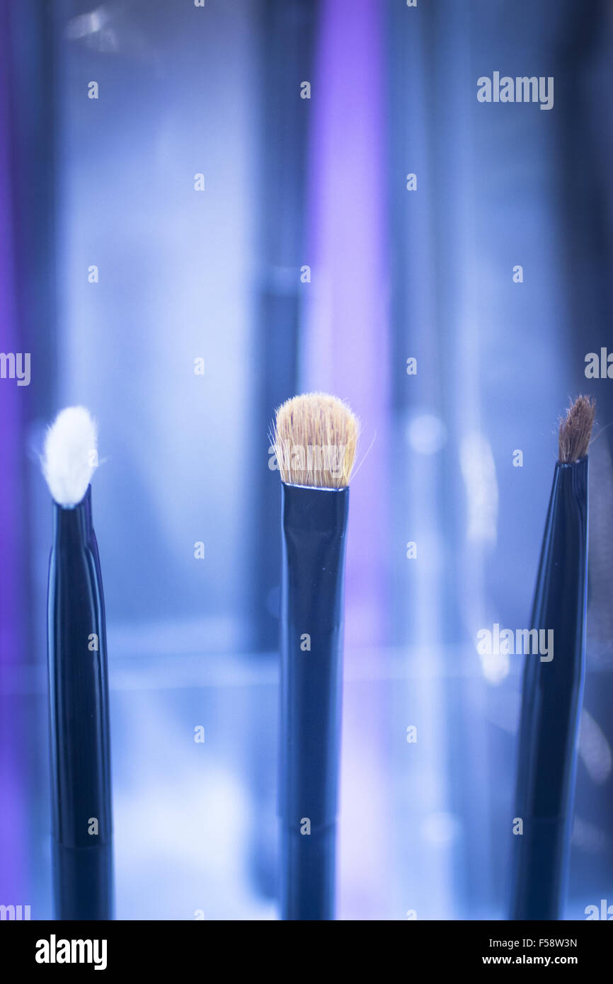 Make-up brushes in makeup brush retail store shop Stock Photo - Alamy