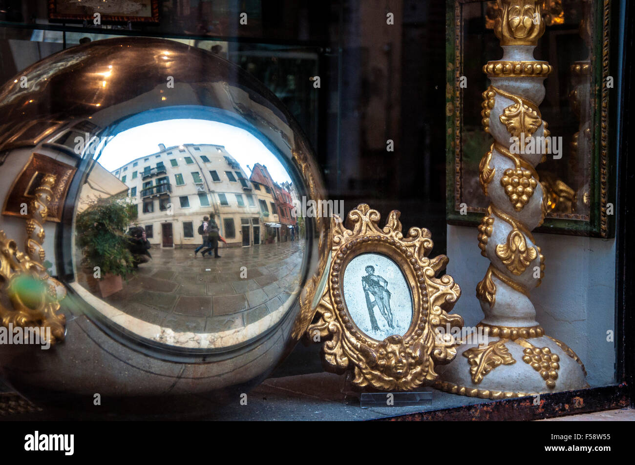 Italian antiques hi-res stock photography and images - Alamy