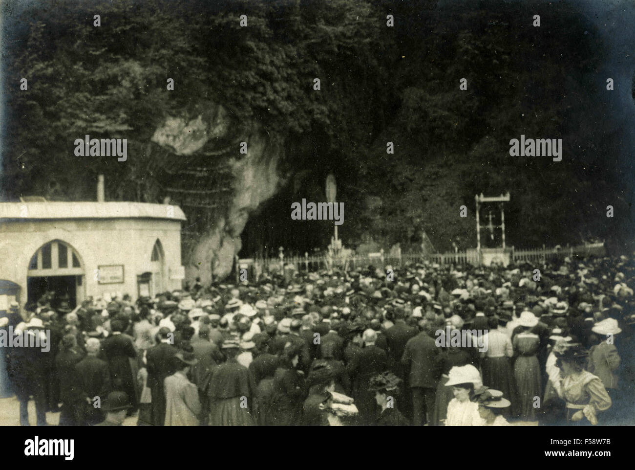 The Cave of the apparition of the Madonna, Lourdes, France Stock Photo ...
