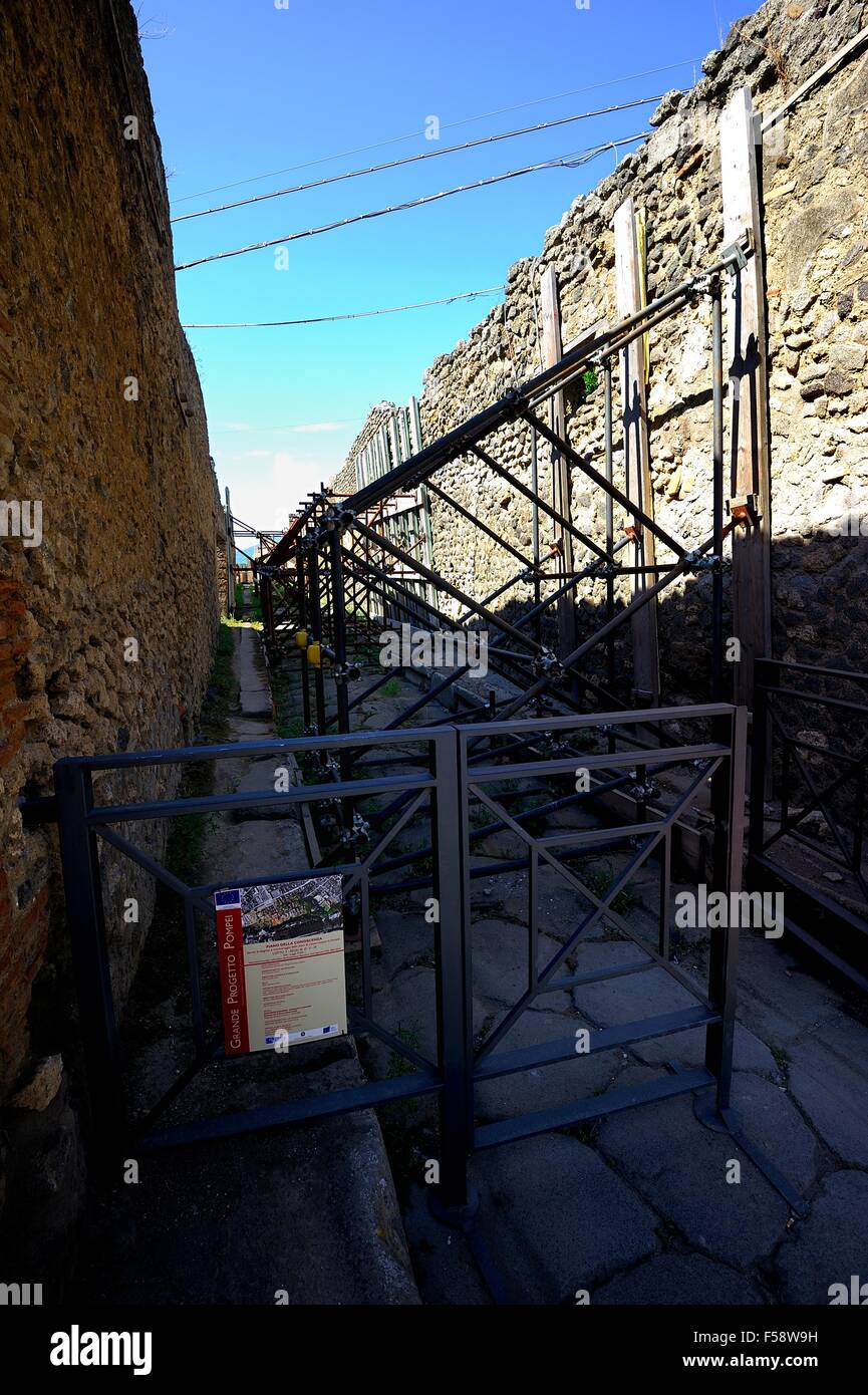 Mount scaffolding hi-res stock photography and images - Alamy