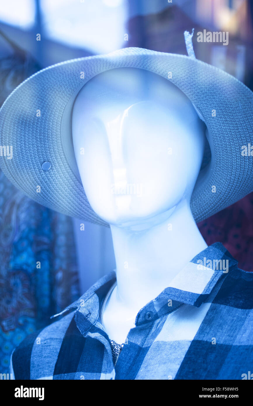 Shop dummy fashion mannequin in store boutique shop window artistic ...