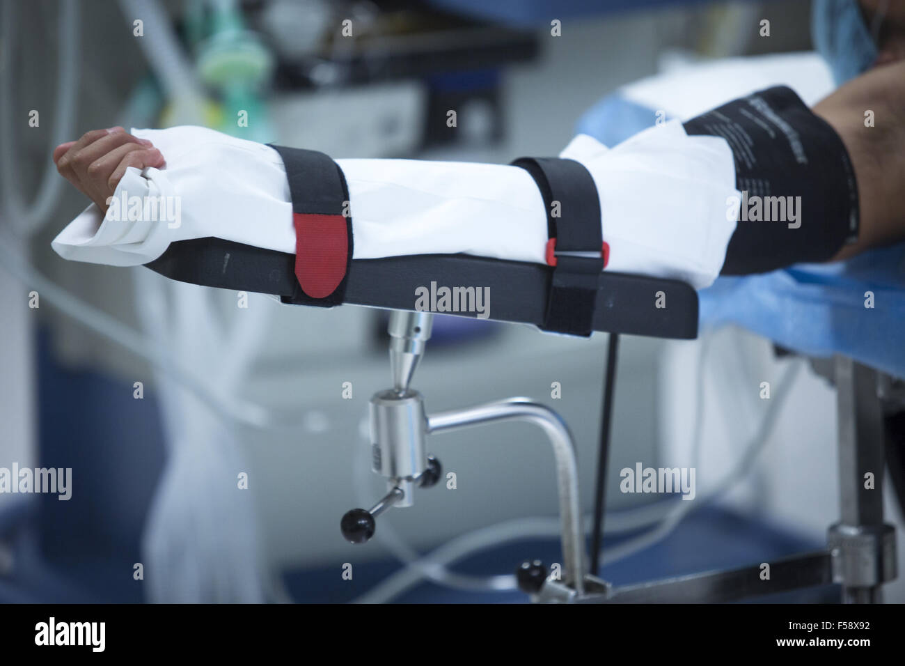 Traumatology orthopedic surgery hospital emergency operating room ...