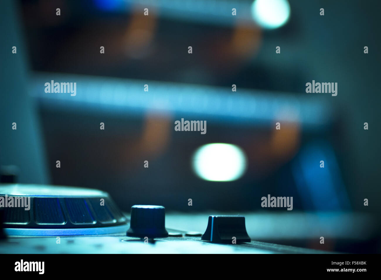 DJ console cd mp4 deejay mixing desk Ibiza house techno dance music ...