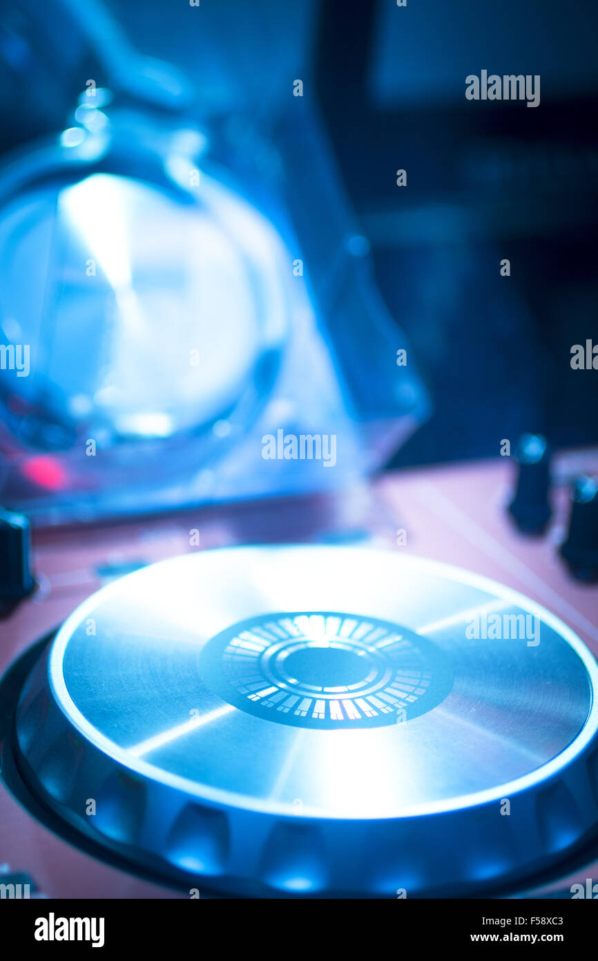 DJ console cd mp4 deejay mixing desk Ibiza house techno dance music ...