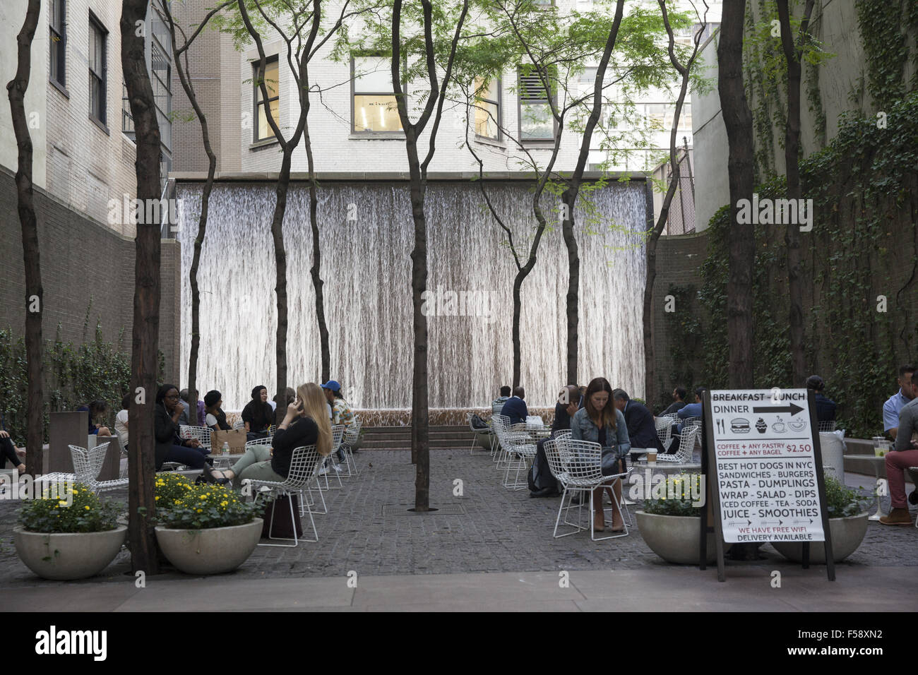 Paley park manhattan hi-res stock photography and images - Alamy