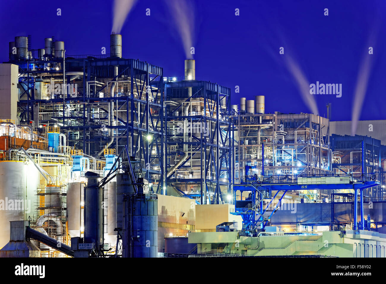 Steam cloud hi-res stock photography and images - Alamy