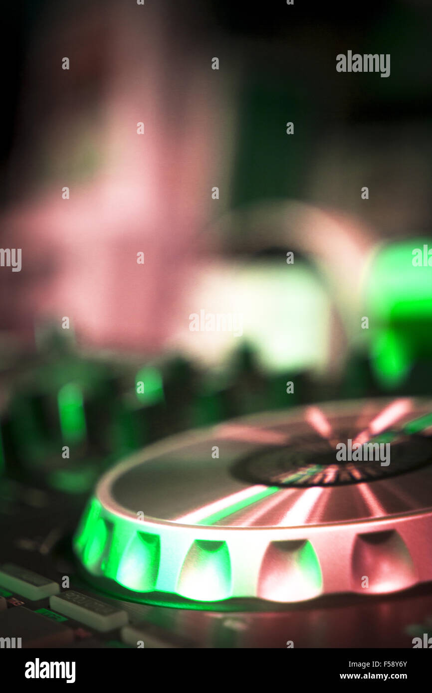 DJ console cd mp4 deejay mixing desk Ibiza house techno dance music ...