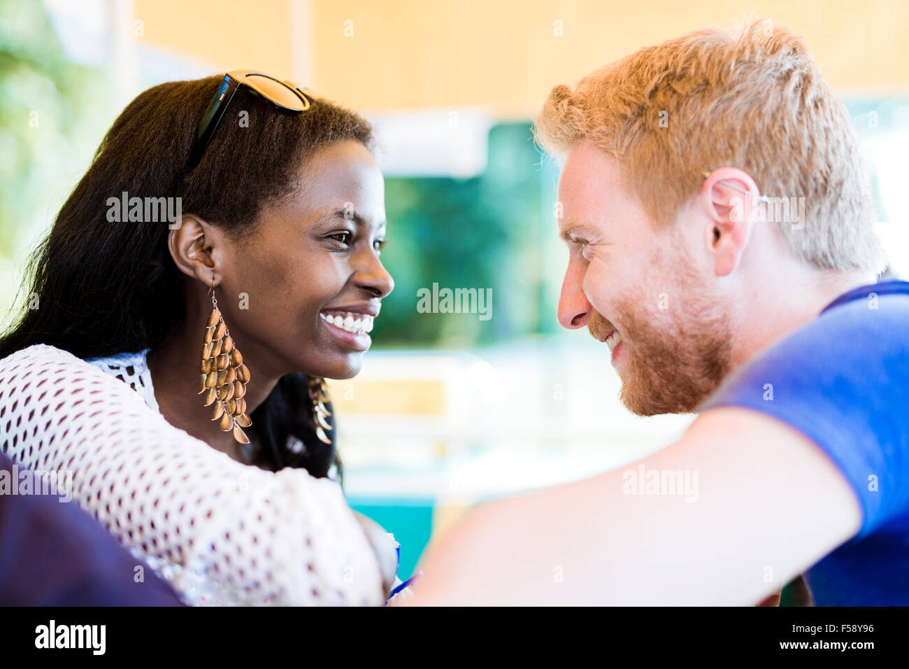 Man staring woman hi-res stock photography and images - Alamy