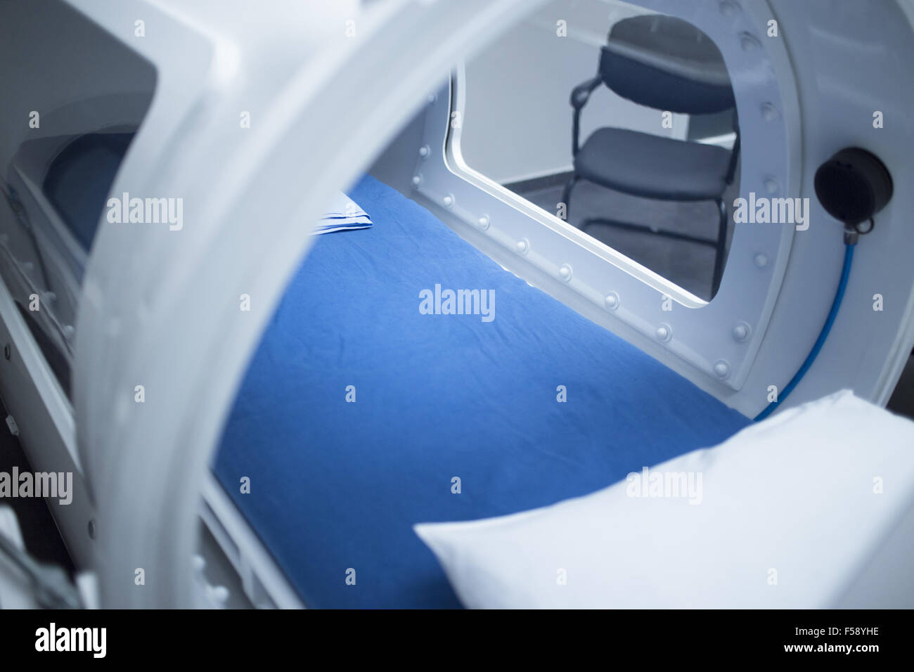 Oxygen hospital bed tank hi-res stock photography and images - Alamy