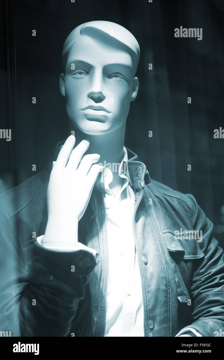 Shop dummy fashion mannequin in store boutique shop window artistic ...