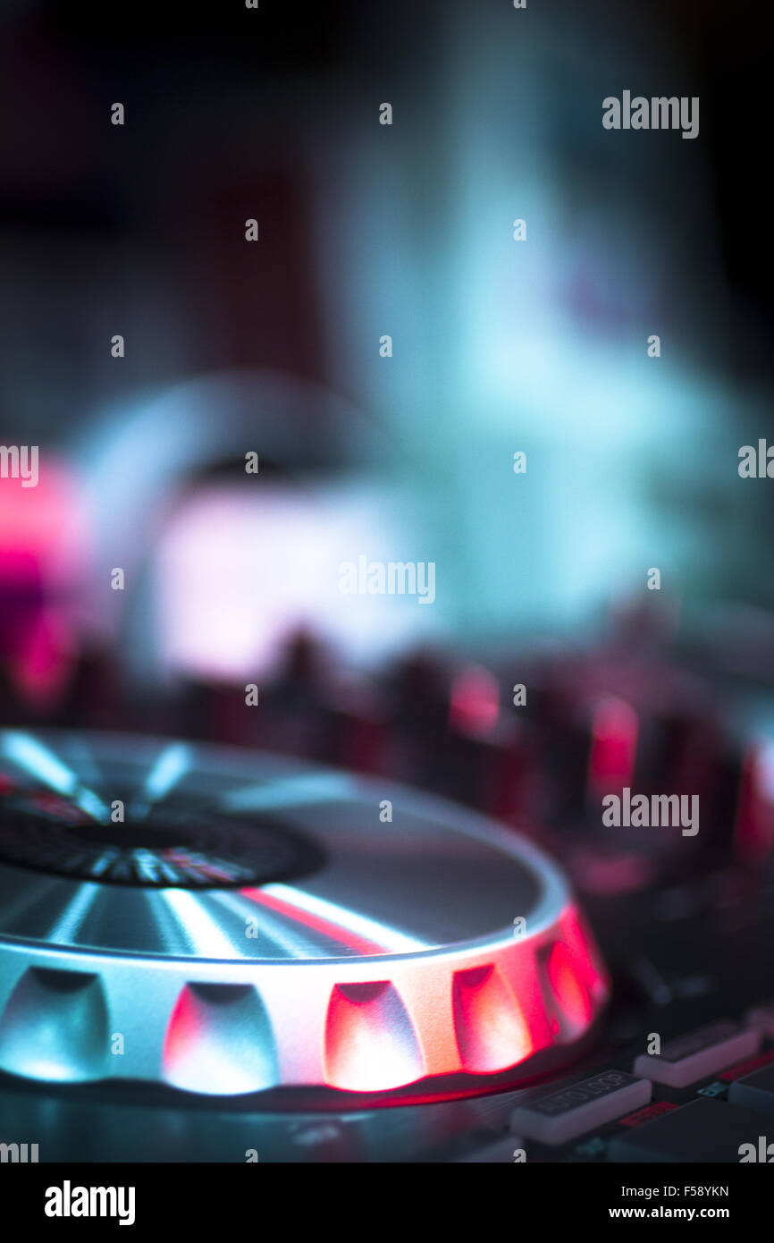 DJ console cd mp4 deejay mixing desk Ibiza house techno dance music ...