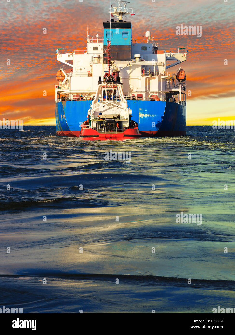 Stern view of container ship hi-res stock photography and images - Alamy