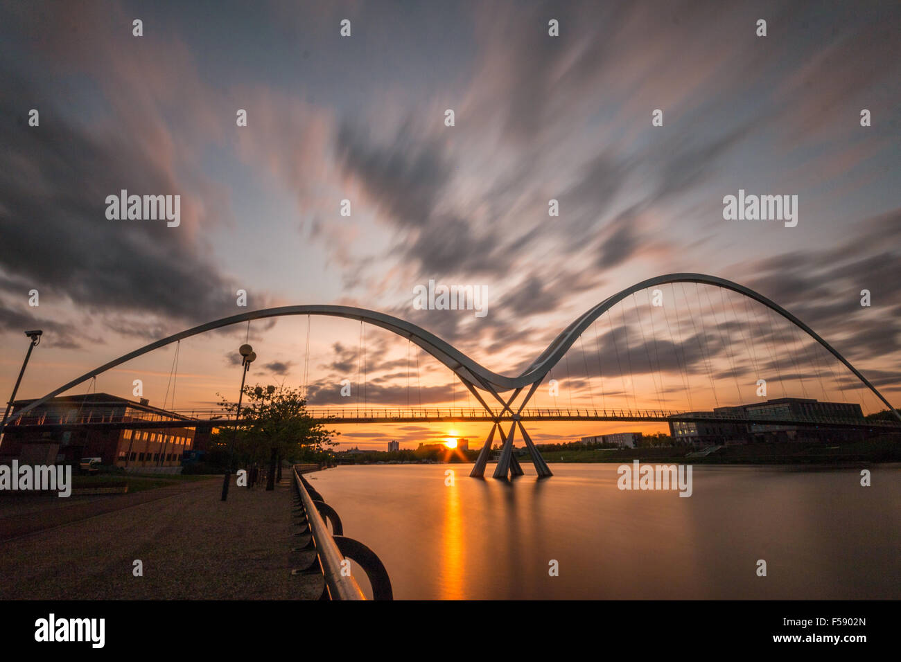 Infinity bridge hi-res stock photography and images - Alamy