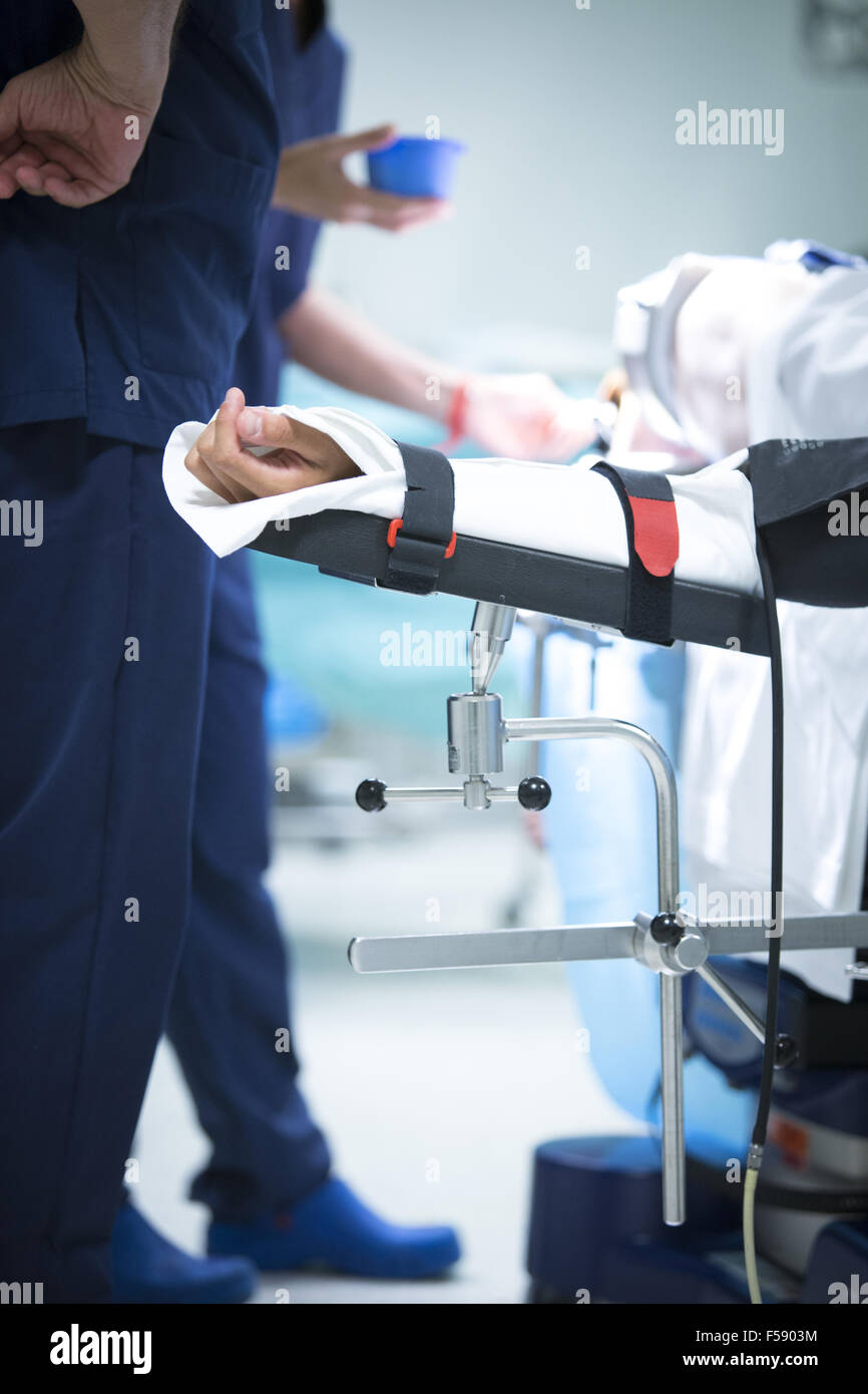 Traumatology orthopedic surgery hospital emergency operating room ...