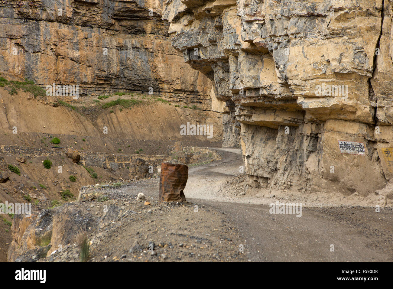 India, Himachal Pradesh, Spiti Valley, Losar, dangerous narrow mountain ...