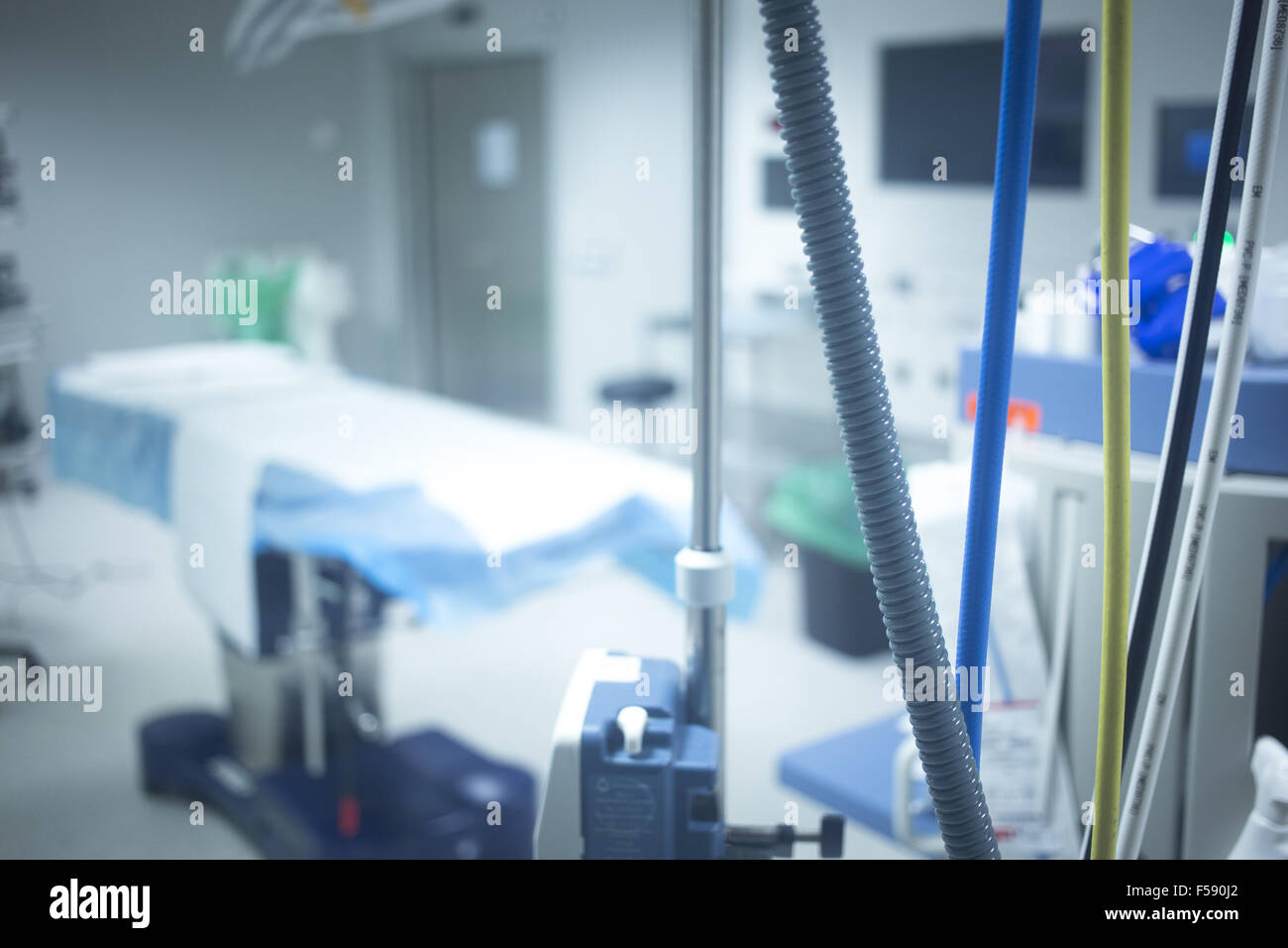 Traumatology orthopedic surgery hospital emergency operating room bed ...