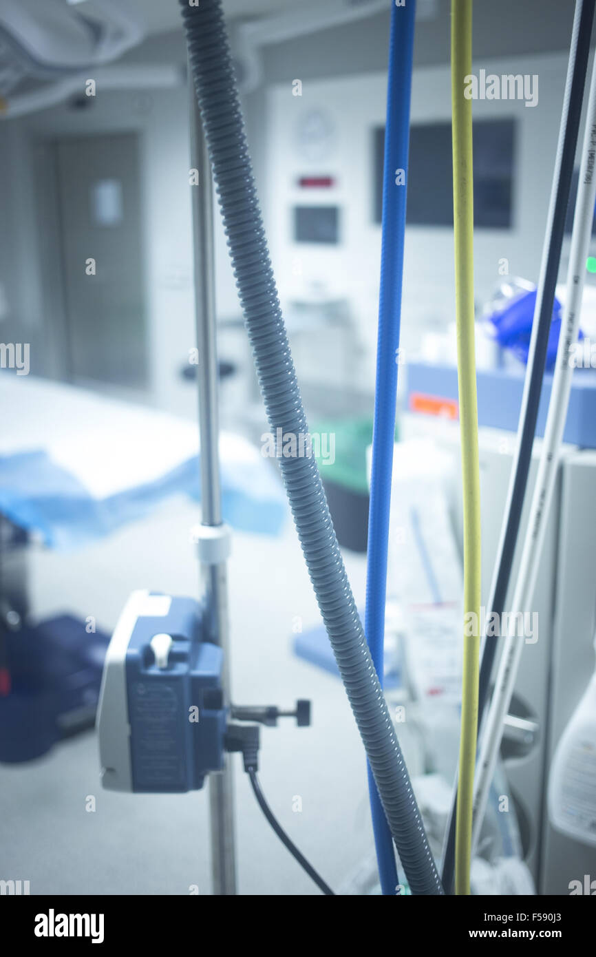 Traumatology orthopedic surgery hospital emergency operating room bed ...