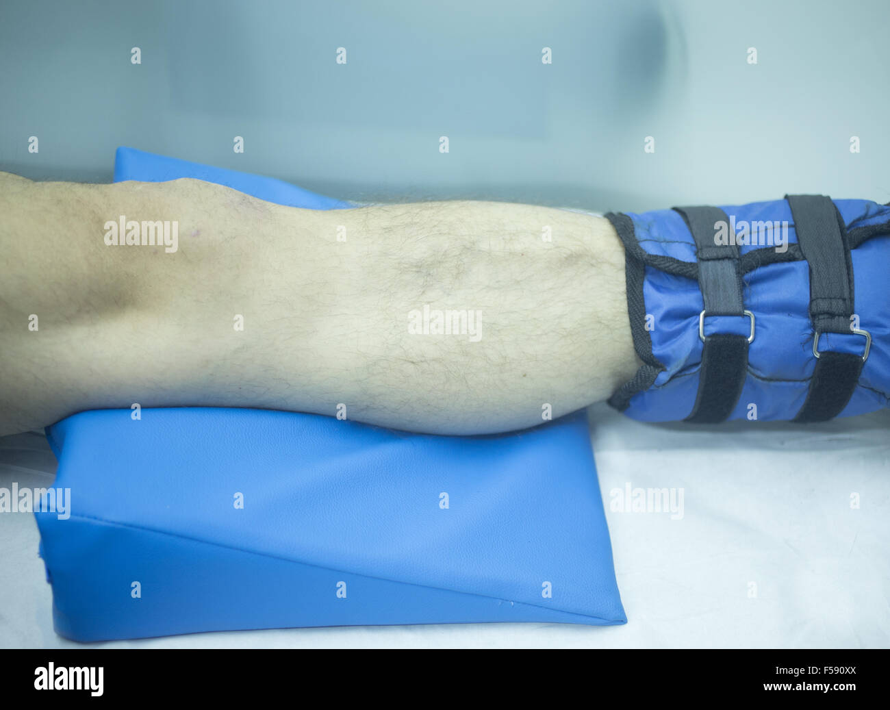 Leg of injured man in physiotherapy treatment in hospital clinic Stock ...
