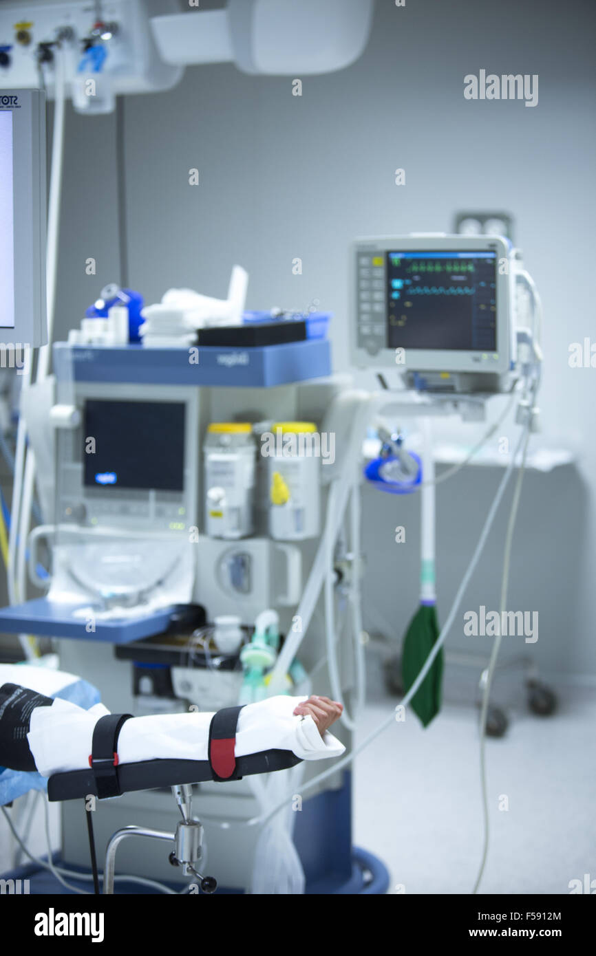 Traumatology orthopedic surgery hospital emergency operating room ...