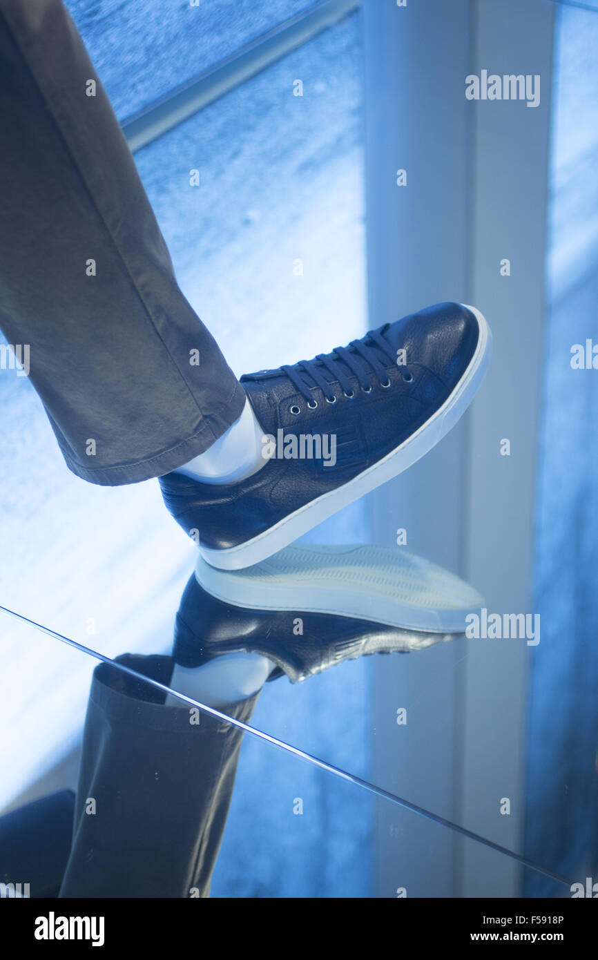 Shop dummy fashion shoe mannequin in store boutique shop window ...