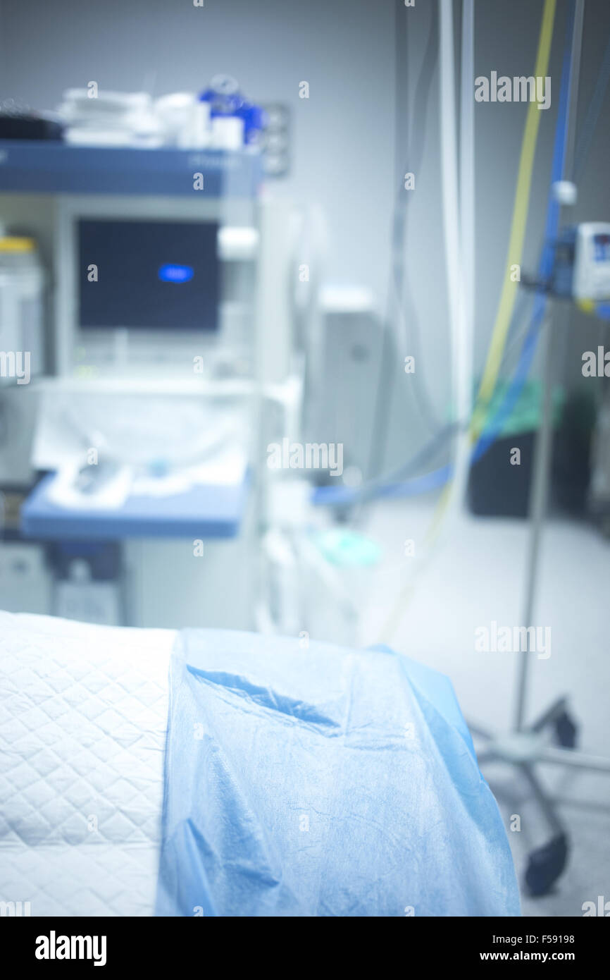 Traumatology orthopedic surgery hospital emergency operating room bed ...