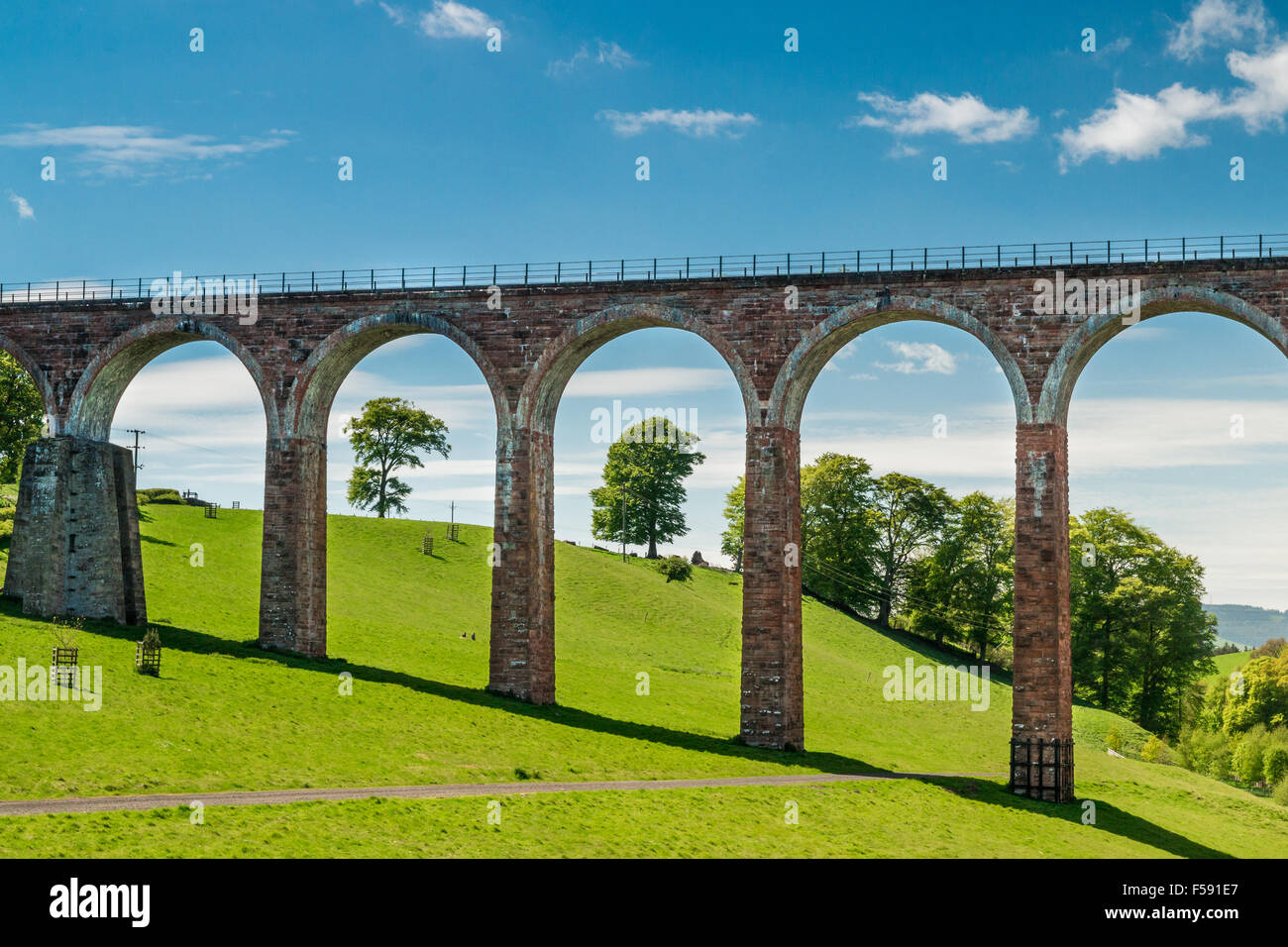 Viaduct arches hi-res stock photography and images - Alamy