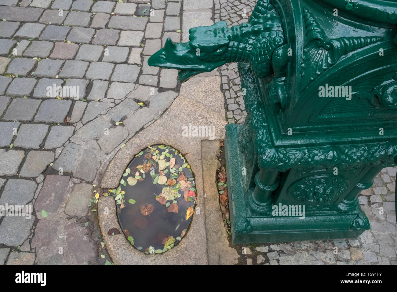 Pavement water feature hi-res stock photography and images - Alamy