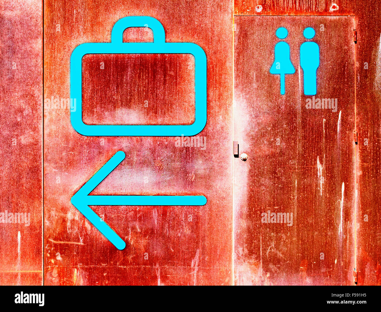 Arrow and rest room signs hi-res stock photography and images - Alamy