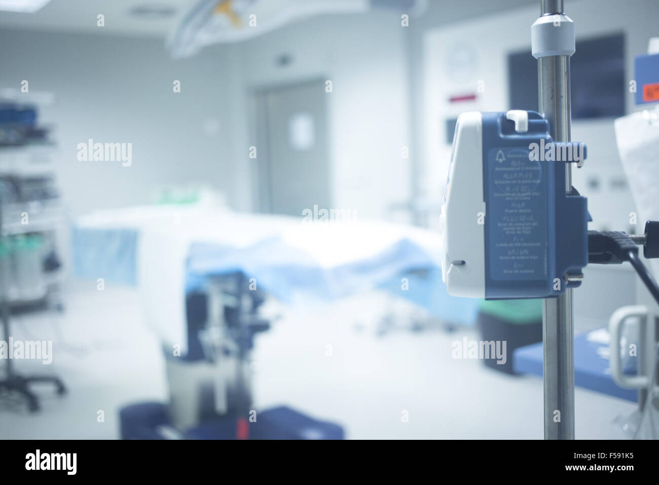 Traumatology orthopedic surgery hospital emergency operating room bed ...