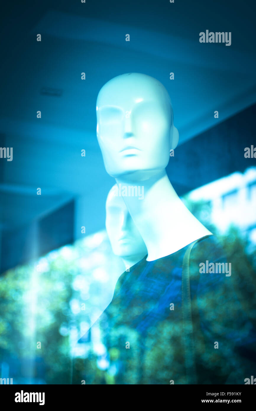 Shop dummy fashion mannequin in store boutique shop window artistic ...
