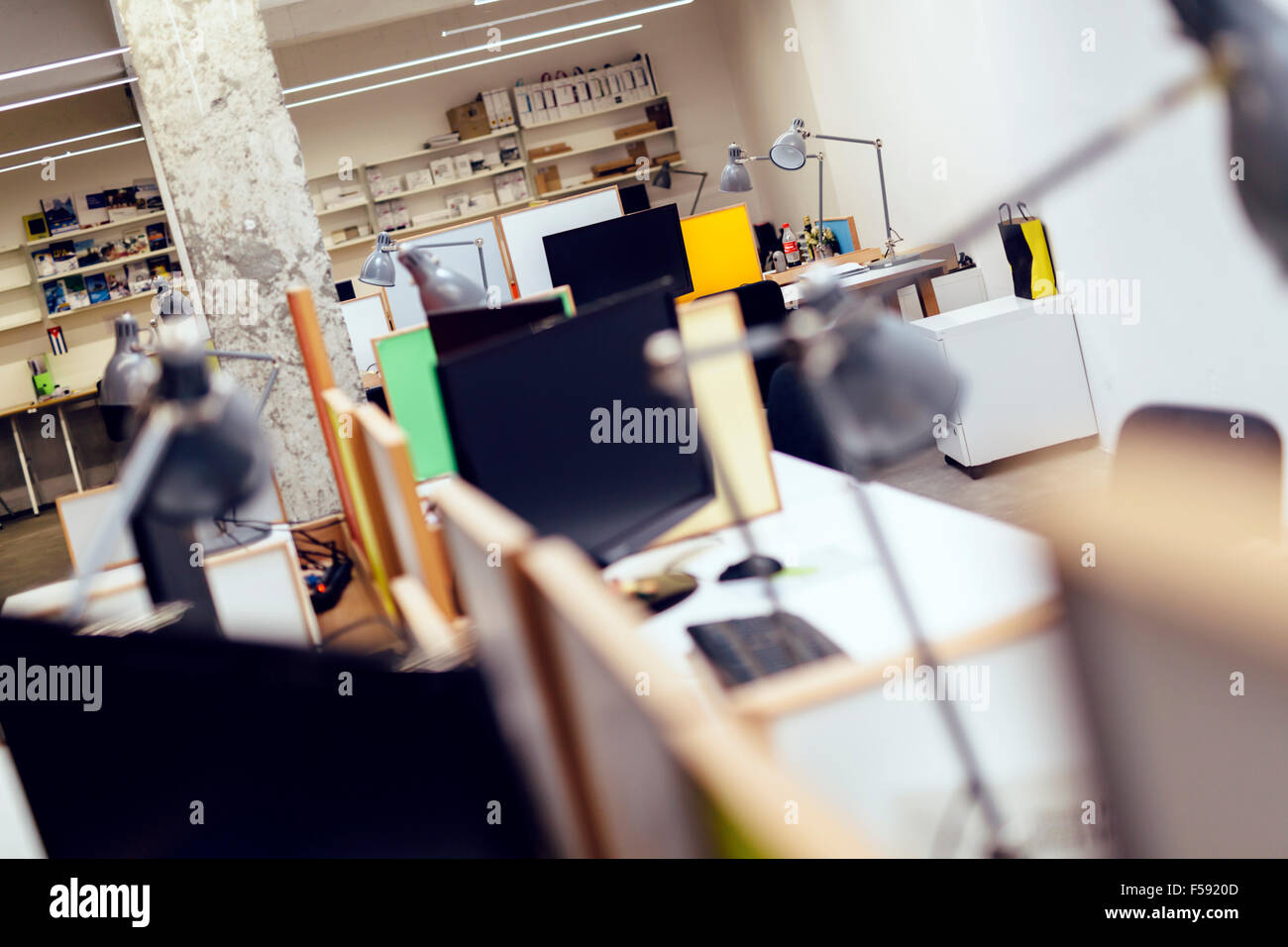 Empty office interior hi-res stock photography and images - Alamy