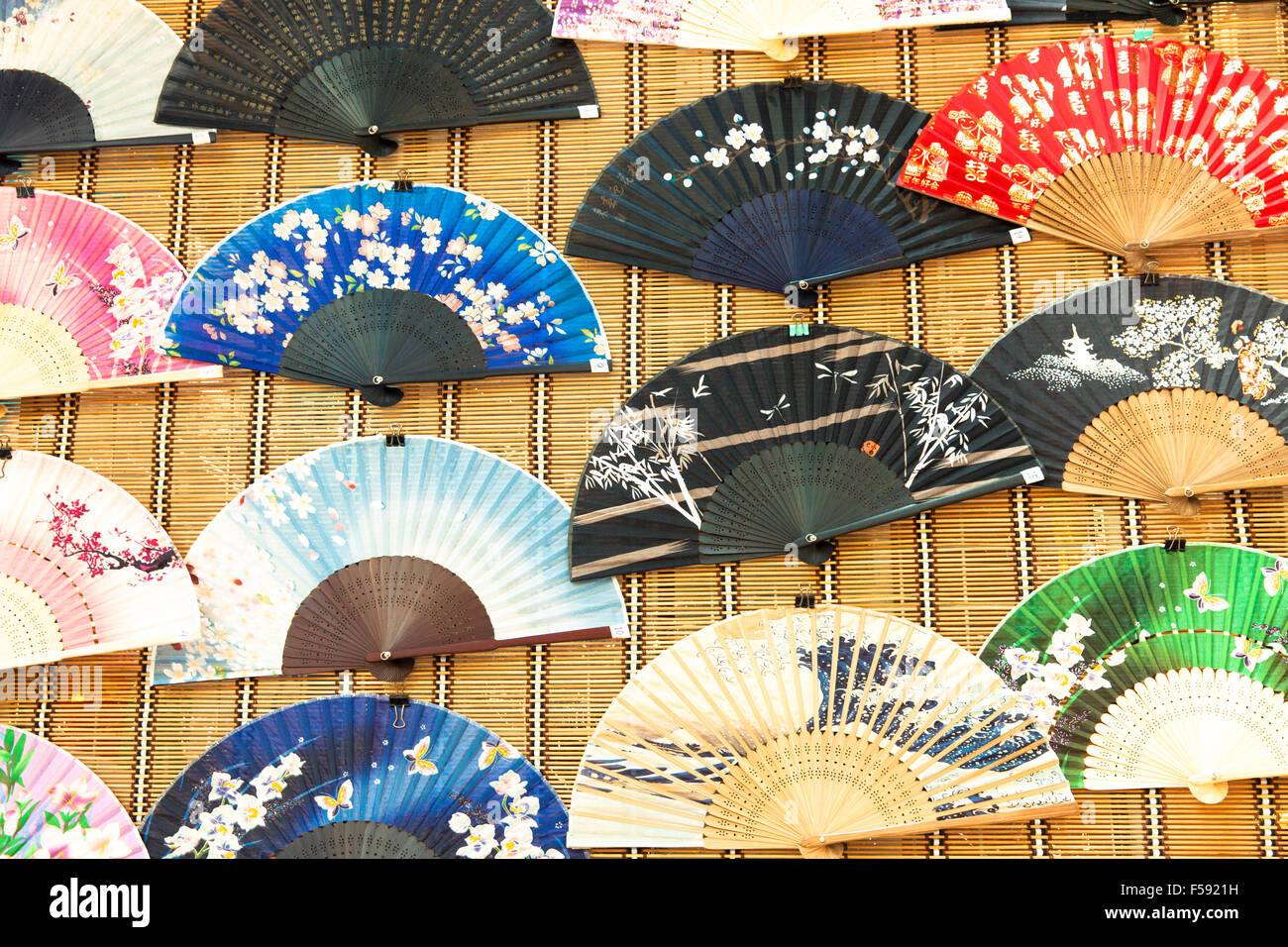 Chinese paper fans hi-res stock photography and images - Alamy