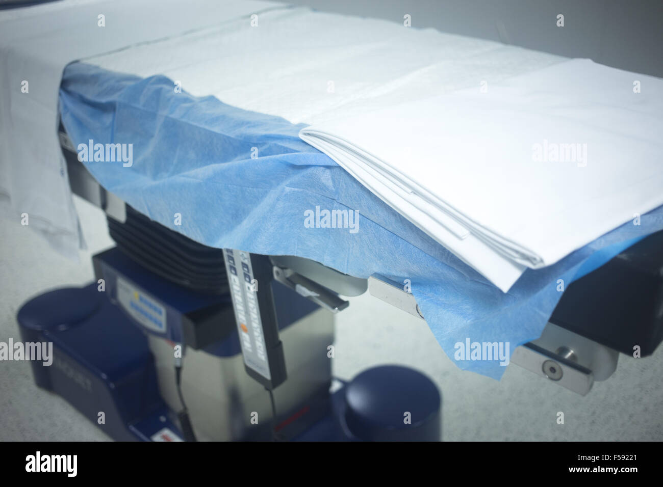 Traumatology orthopedic surgery hospital emergency operating room bed ...