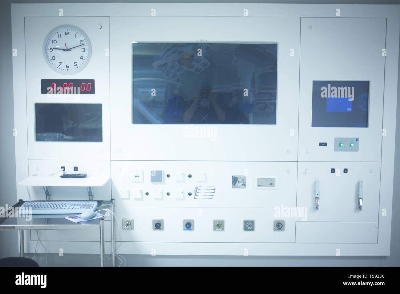 Traumatology orthopedic surgery hospital emergency operating room ...