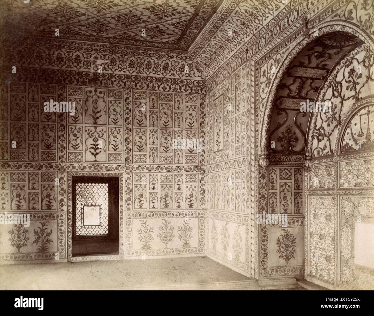 Internal of Jummon Burg or Queen's Bath, Delhi, India Stock Photo - Alamy
