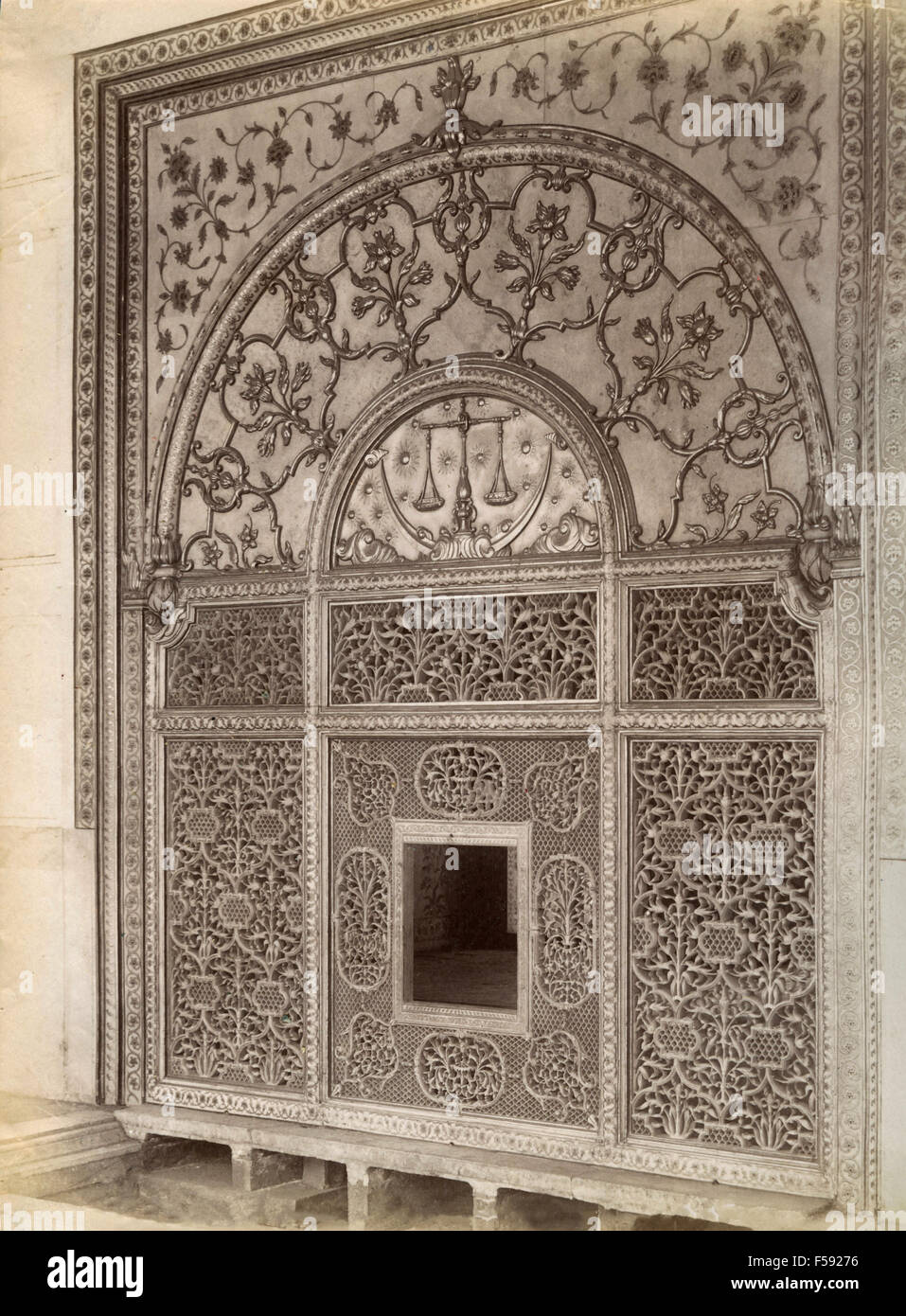 The screen of marble in Jummon Burg, or bathroom of the Queen, Delhi, India Stock Photo - Alamy