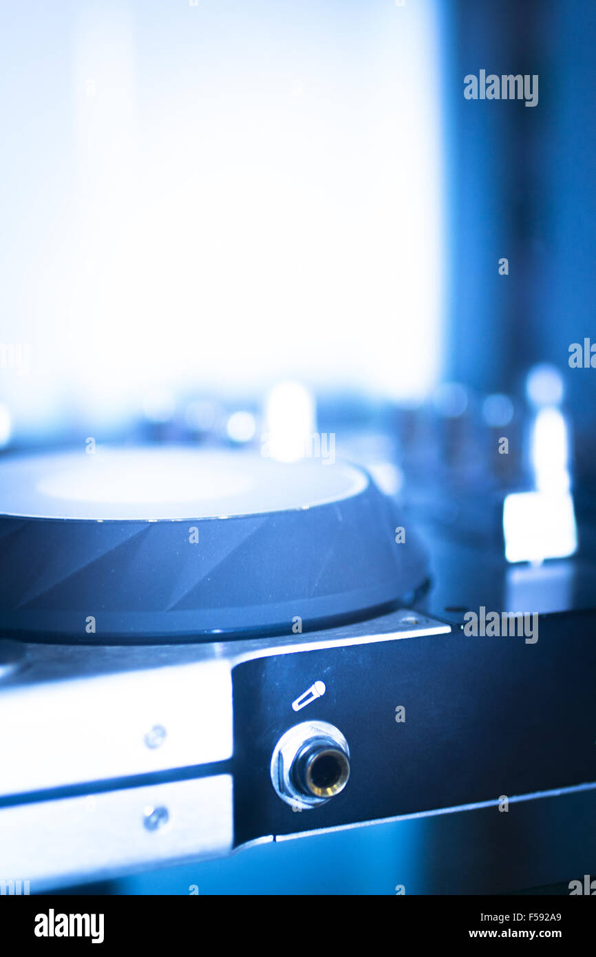 DJ console cd mp4 deejay mixing desk Ibiza house techno dance music ...