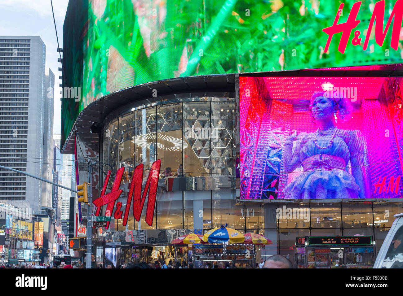 Large H&M store in Times Square, Manhattan, New York, USA Stock Photo ...