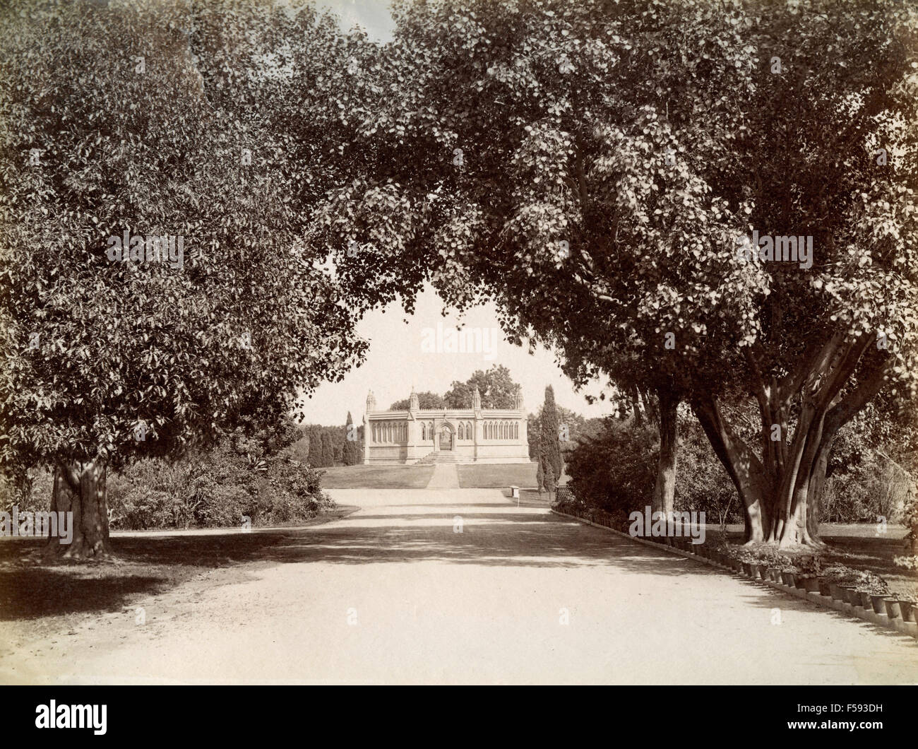 Memorial Memorial Well, Kanpur Cawnpore, India Stock Photo - Alamy Memorial Memorial Well, Kanpur Cawnpore, India Stock Photo - Alamy
