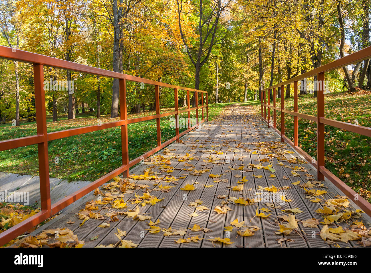 Autumn color bridge park people hi-res stock photography and images - Alamy